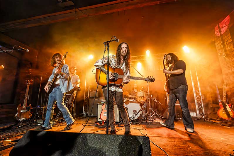 The Commoners Drop Explosive Live in the UK Album